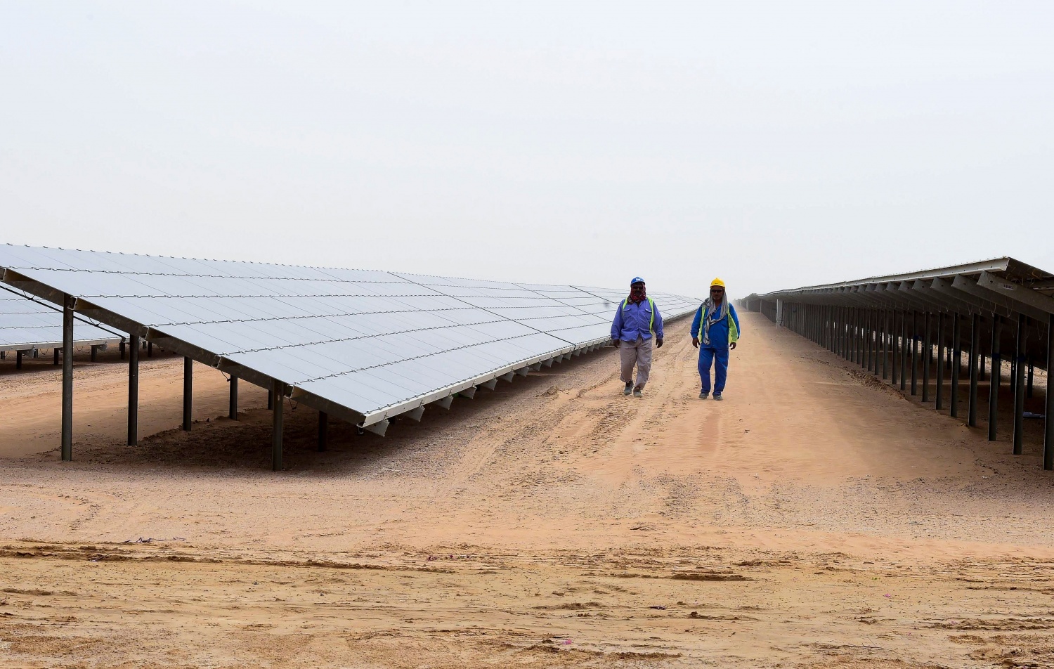 Dubai's Groundbreaking Solar Plant Construction Project Targets ...