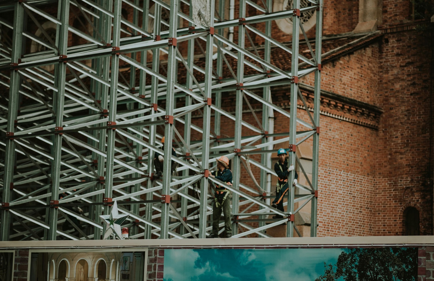 Building Strong Foundations: 7 Unique Scaffolding Types in Construction ...